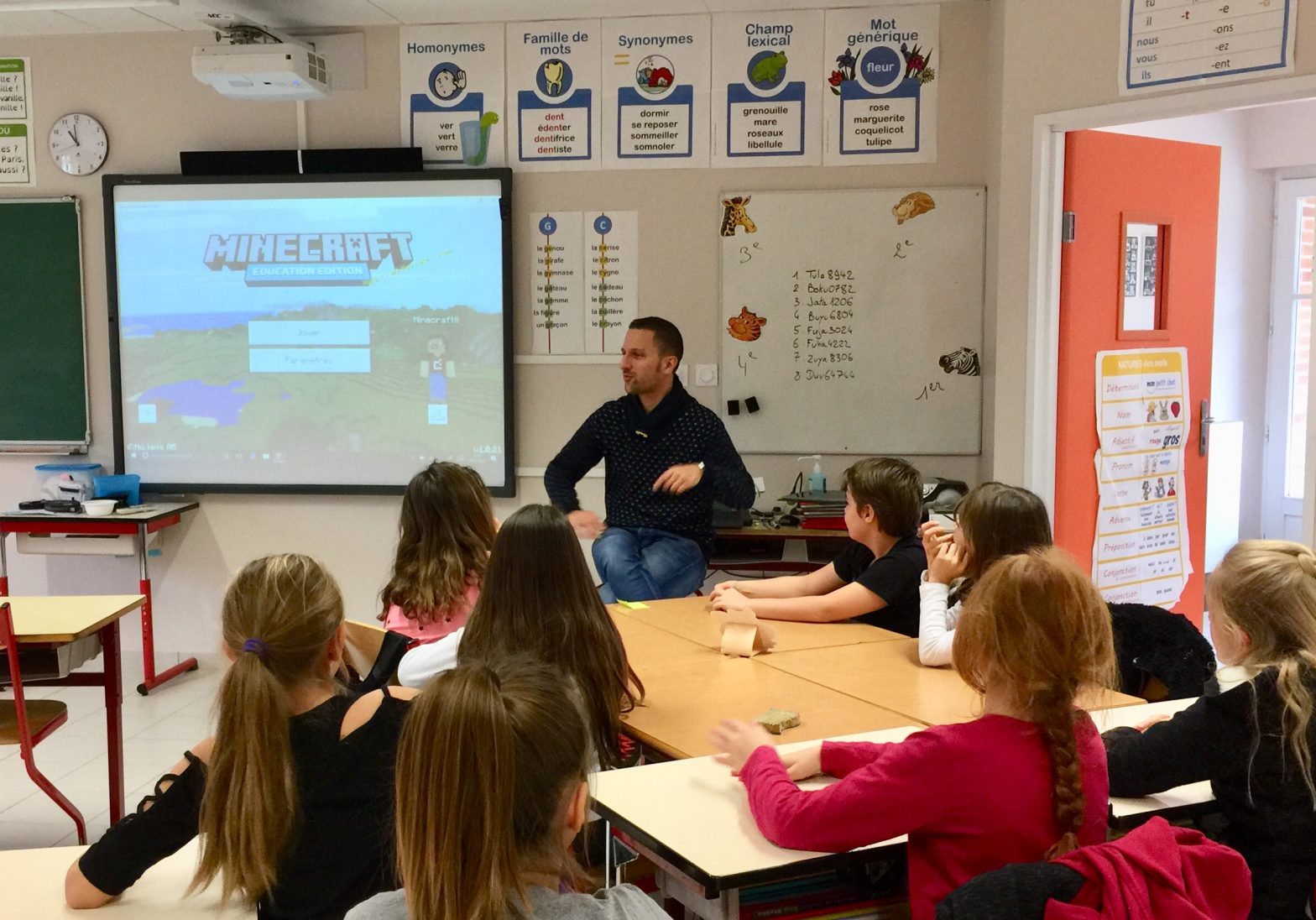 Avec Minecraft, mes élèves ont reconstruit notre école ! - Charivari à ...