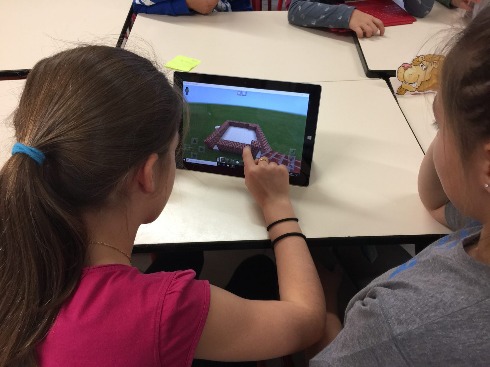 Avec Minecraft, mes élèves ont reconstruit notre école ! - Charivari à ...